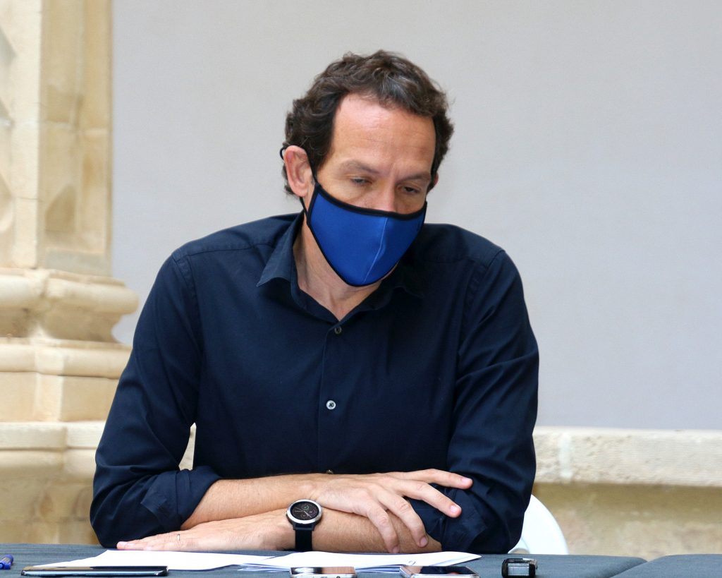 El conseller de Mobilitat i Habitatge Marc Pons y el Alcalde de Manacor ...